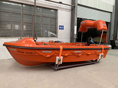 Manouvering the Enclosed Lifeboat - New Marine