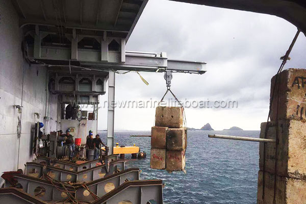 China Hydraulic Telescopic Davit | Davit Manufacturer - New Marine